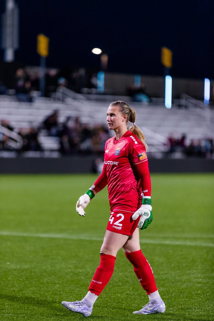 MEET THE PRO: SAMANTHA LESHNAK MURPHY – High Performance Goalkeeping
